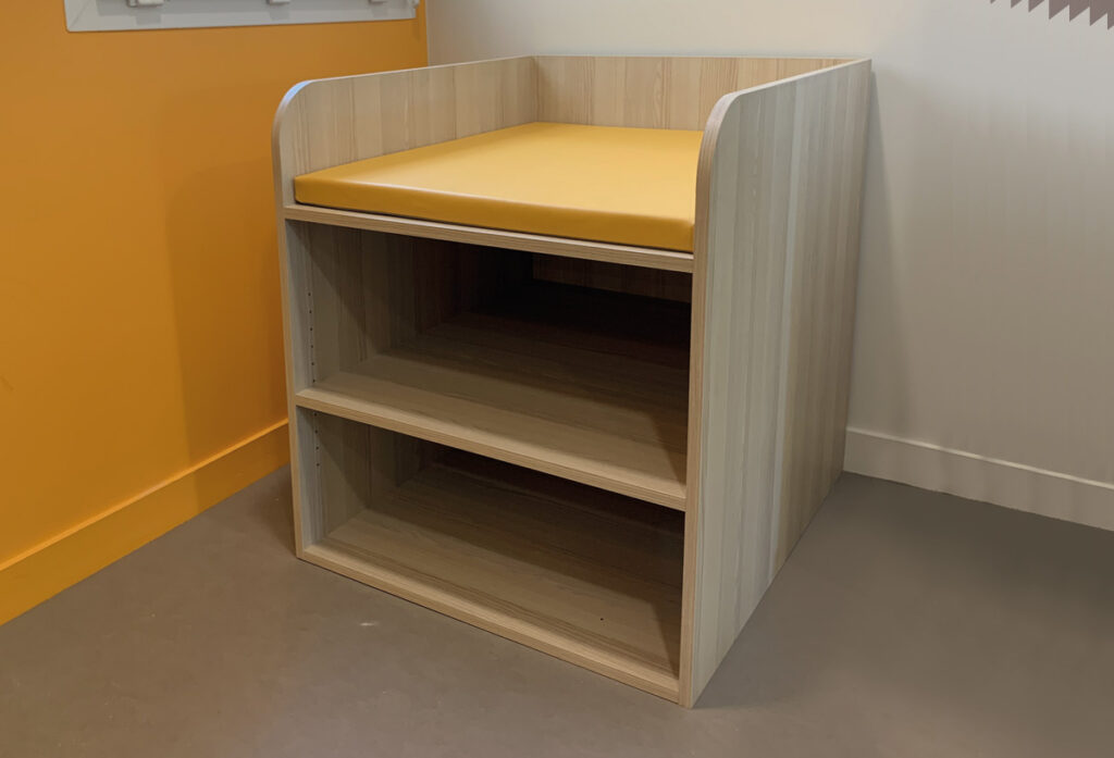 Meuble de change compact