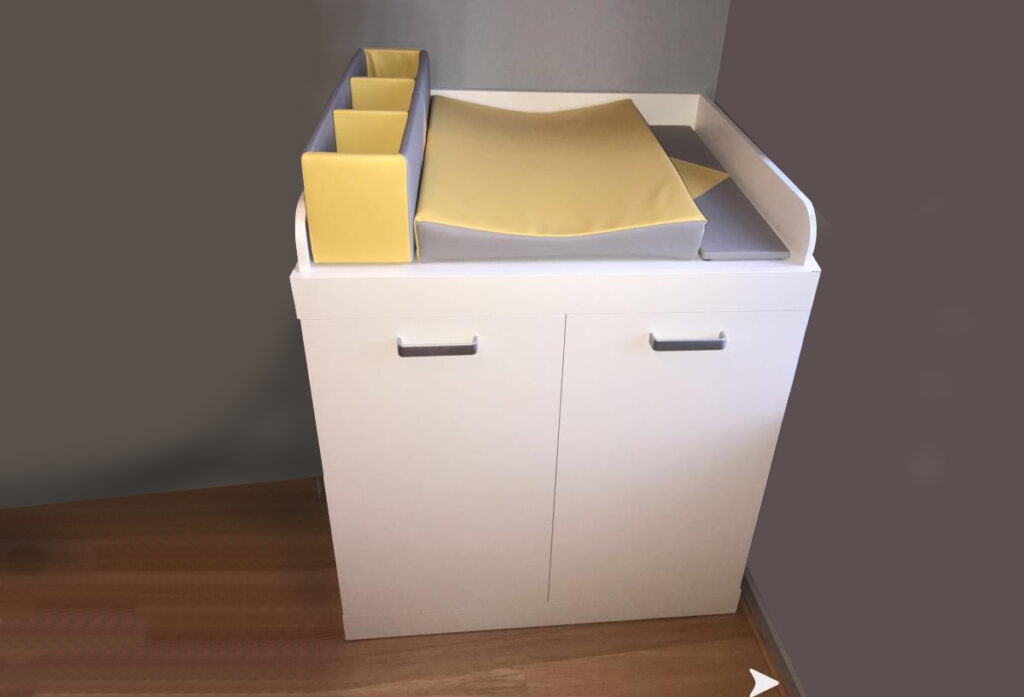 Meuble de change compact