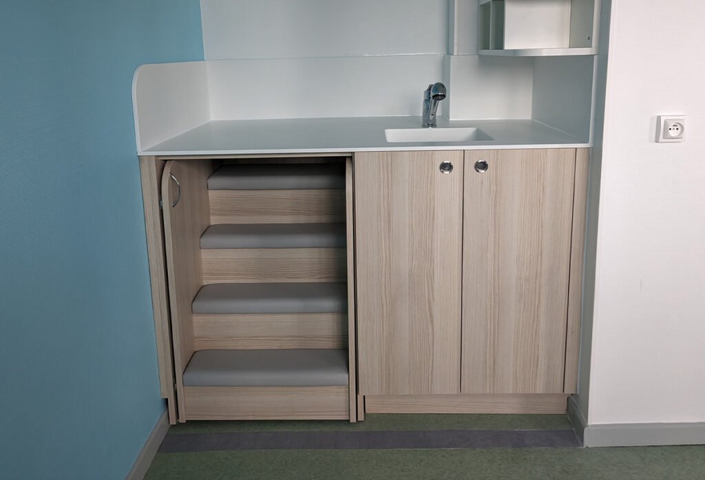 Escalier coulissant pour meuble de change